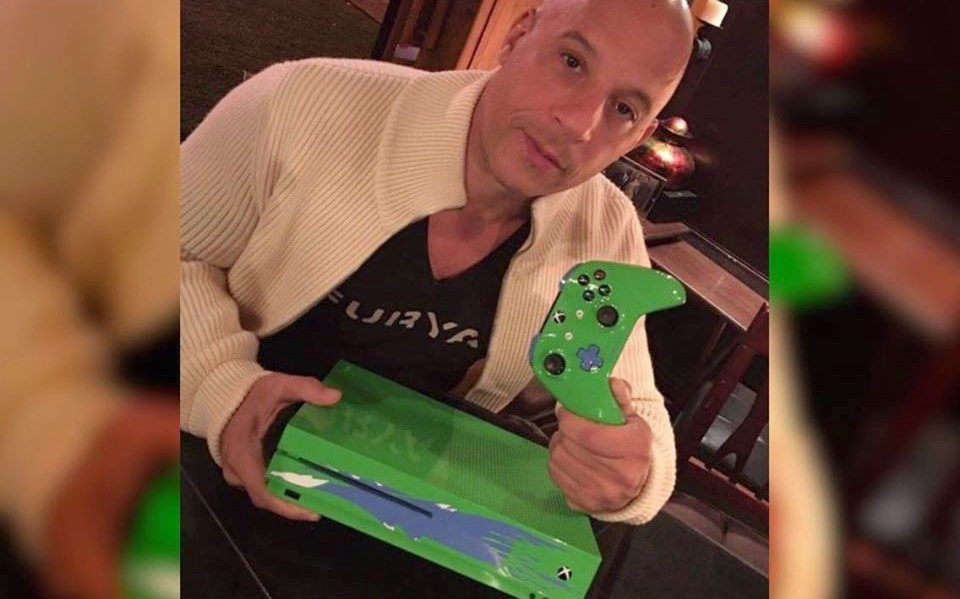 Microsoft desenvolve versão especial do Xbox One S em homenagem ao ator ...