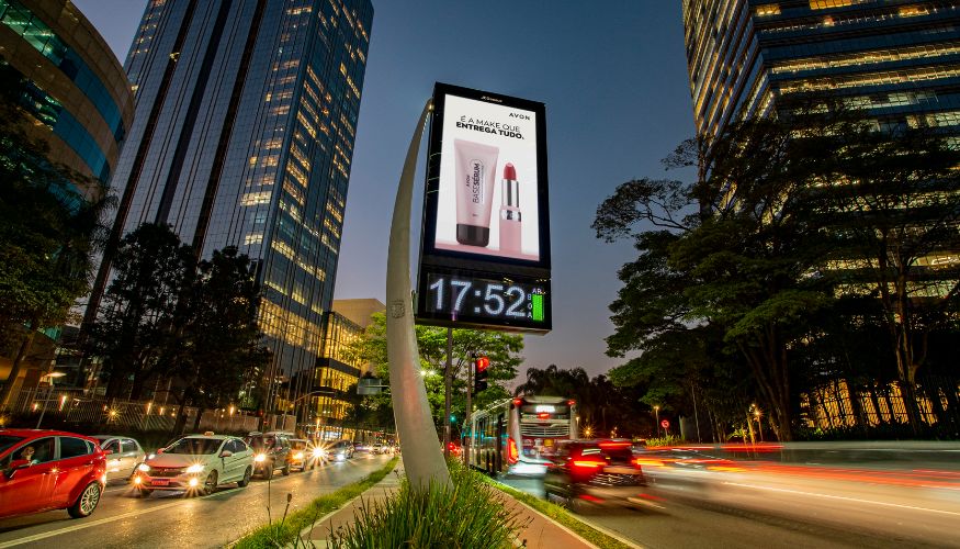 JCDecaux promove digital out-of-home automatizado por meio do Display ...