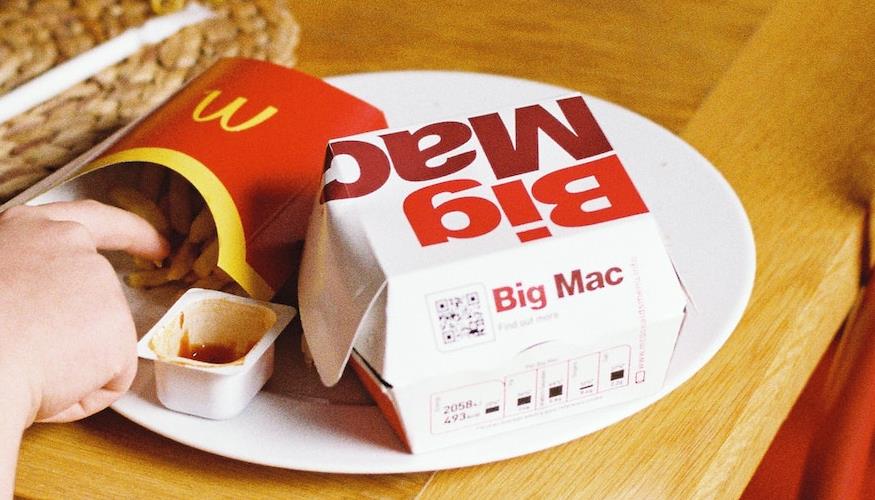 Fãs ajudam a criar autógrafo do Big Mac, na Suécia
